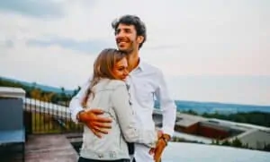 30 Ways That Make Your Girlfriend Happy & Feel Special - LoverJournal